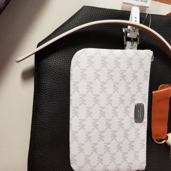 Michael Kors | Bags | Pouch | Poshmark